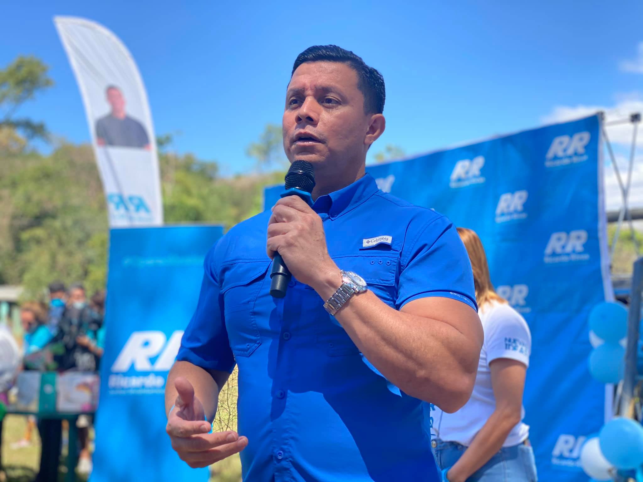 Ricardo Rivas llega a Ciudad Arce para convivir y conocer las ...