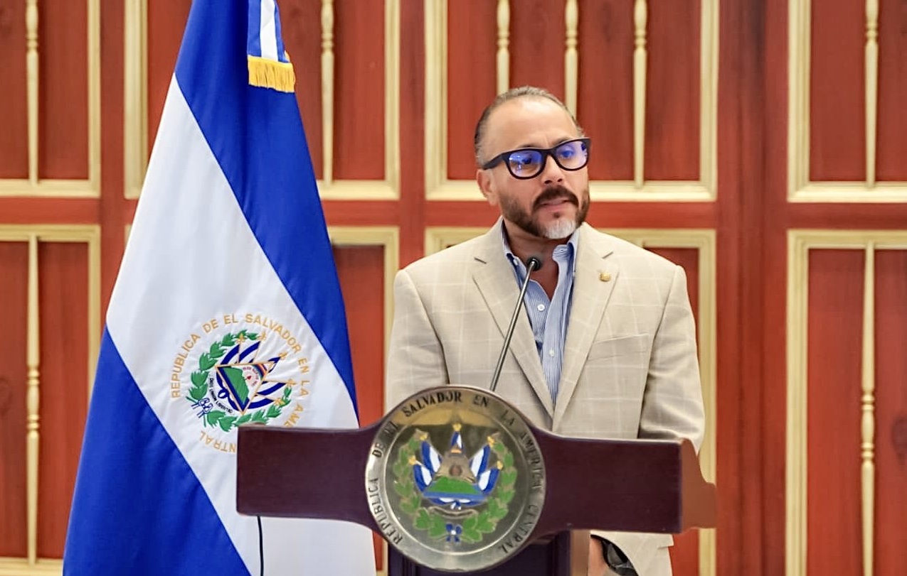 Ernesto Castro: “FMLN y ARENA son cascarones, bagazo del mismo cadáver ...