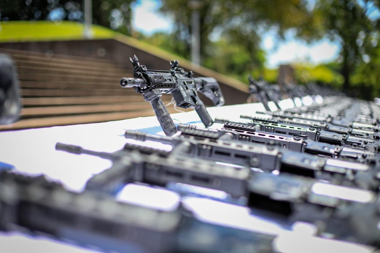 Fuerza Armada recibe 800 nuevos fusiles para continuar combate al ...