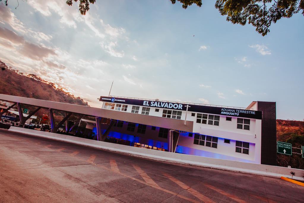 El Salvador moderniza aduana terrestre Anguiatú