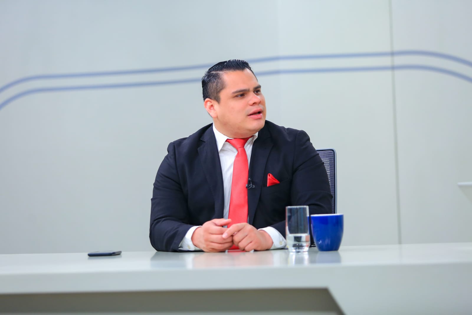 Caleb Navarro: “ARENA y FMLN son una oposición torpe que no les importa ...