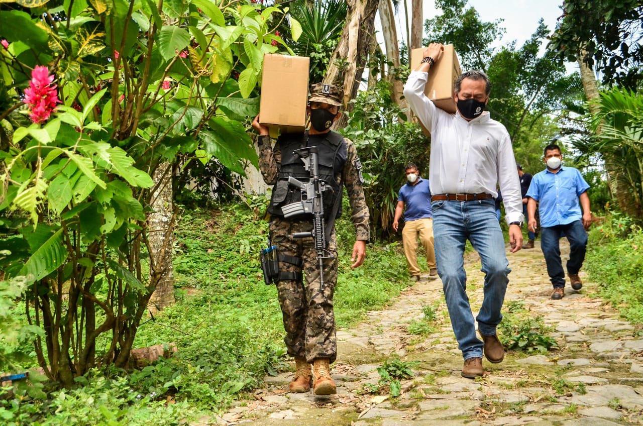 FAES y ETESAL distribuyen paquetes alimentarios a familias de San Martín